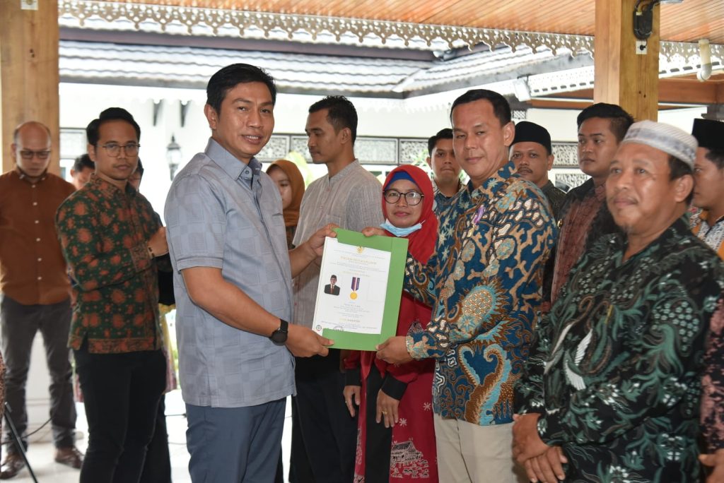 36 Desa Mandiri Mendapatkan Piagam Penghargaan dari Bupati Batanghari ...